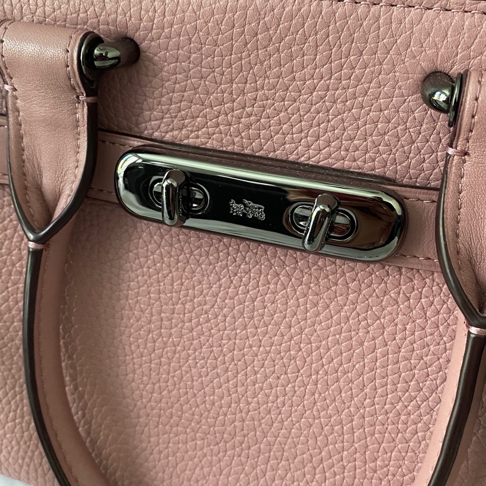 Coach Pebble Leather Swagger 27 - Like New - Gem